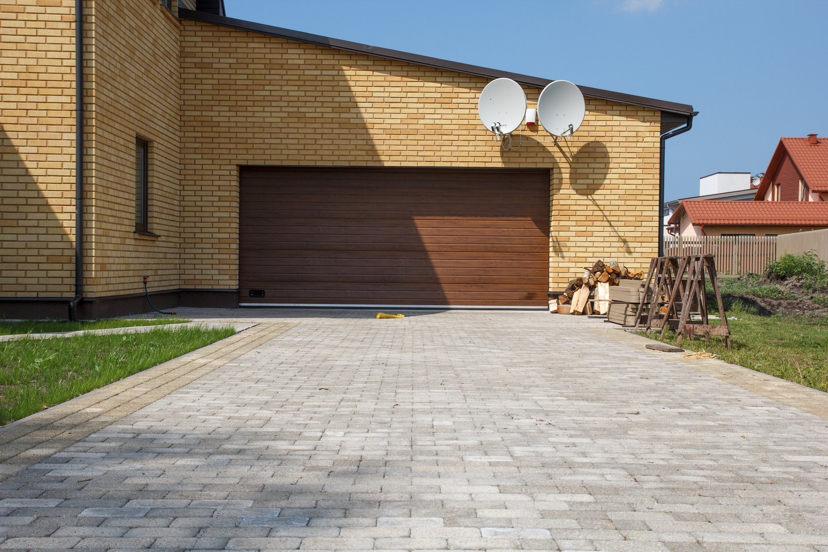 Driveway Design: How to Choose Between Brick and Concrete - Auto-Facts.org
